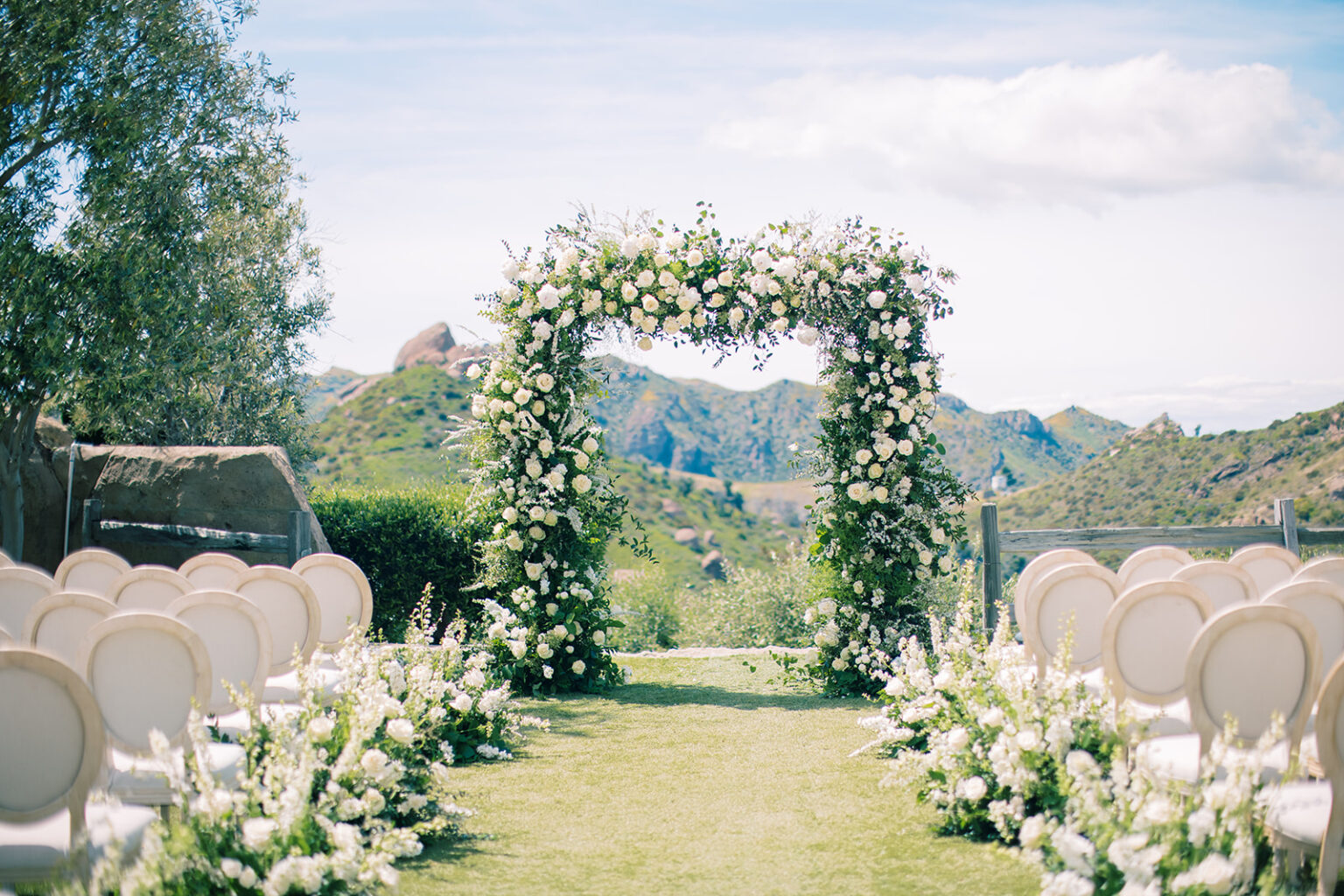 Aisle Floral Fantasy: What Every 2024 Bride Should Know About The ...